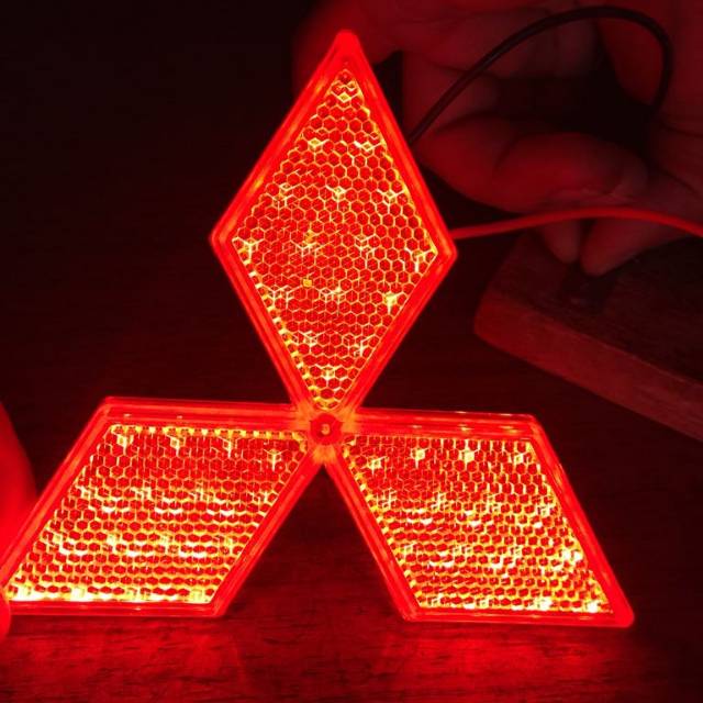 Jual Emblem LOGO Lampu mobil Mitsubishi tiga berlian LED 24volt ...