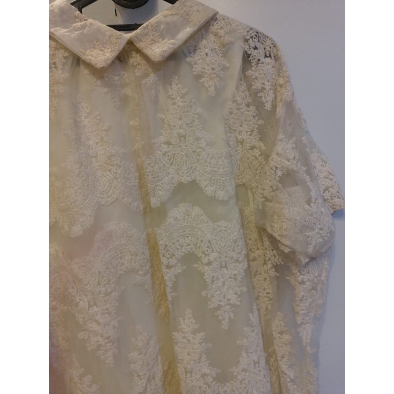 Jual blus putih tulang bahan brokat aesthetic formal | Shopee Indonesia