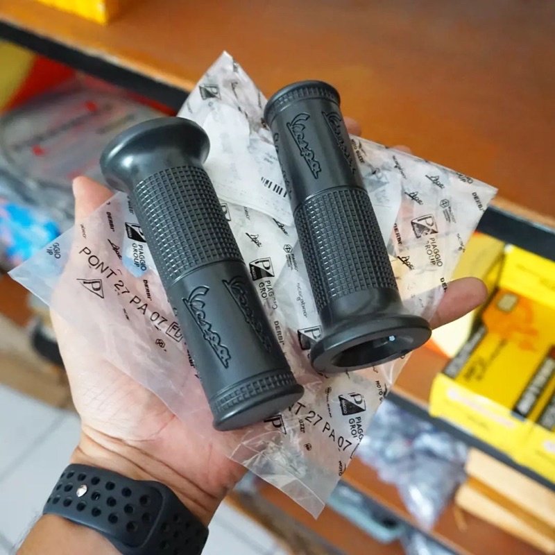 Jual Handgrip Vespa Latin Original Piaggio Italy Vespa Matic dan Klasik ...