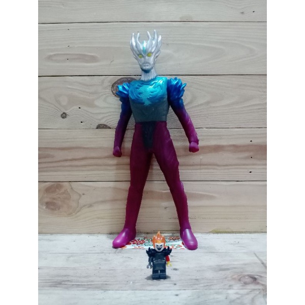 Jual figure bootleg 30 cm ultraman saga ultraman dyna cosmos zero ...