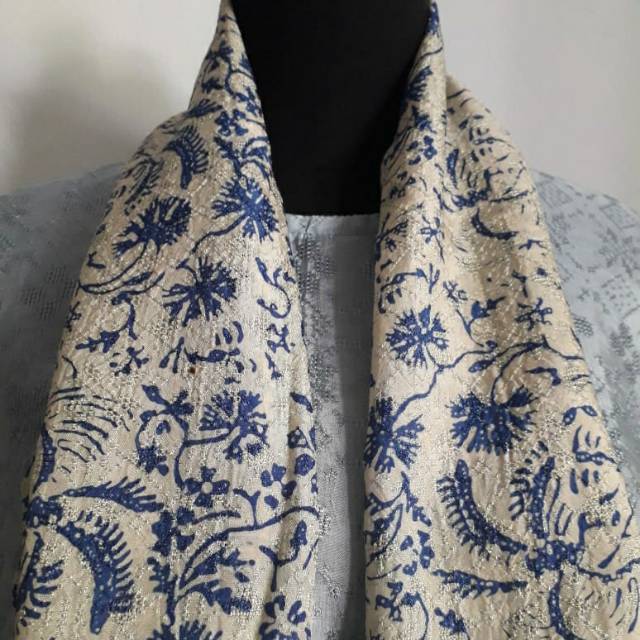Jual Scarf Batik Viscos Putih Biru Corak Burung dan Bunga | Shopee ...