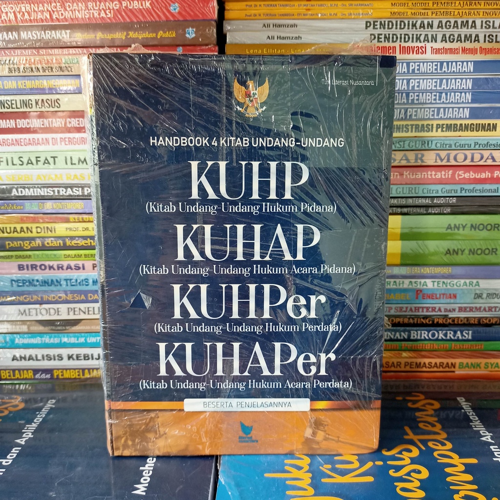 Jual Buku Handbook 4 Kitab Undang-Undang KUHP, KUHAP, KUHPer, KUHAPer Beserta Penjelasannya ...