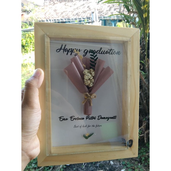 Jual bouquet frame kado wisuda kado ulang tahun kado pernikahan ukuran5R frame 3D | Shopee Indonesia