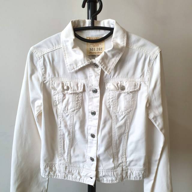 Jual JAKET DENIM PUTIH PULL AND BEAR // preloved | Shopee Indonesia
