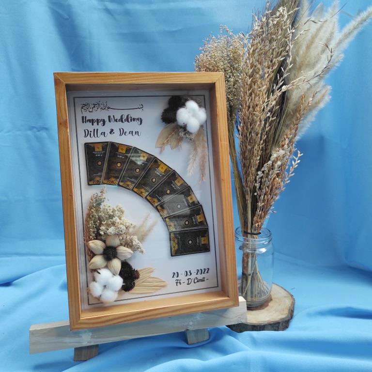 Jual Mahar Dried flower figura / kado nikah tunangan custom / Kado ...