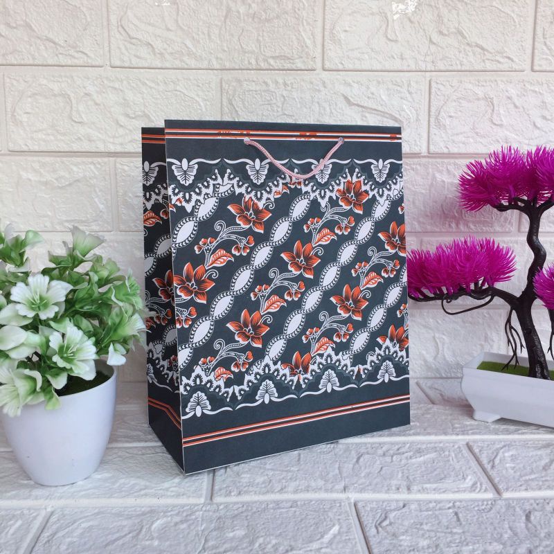 Jual paper bag motif ukuran 20x10x25 / paper bag batik exclusive ...