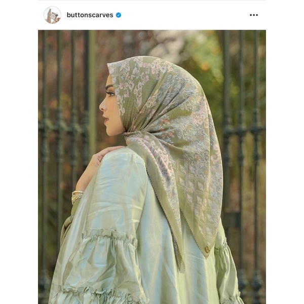 Jual Buttonscarves the granada series in olive | Shopee Indonesia