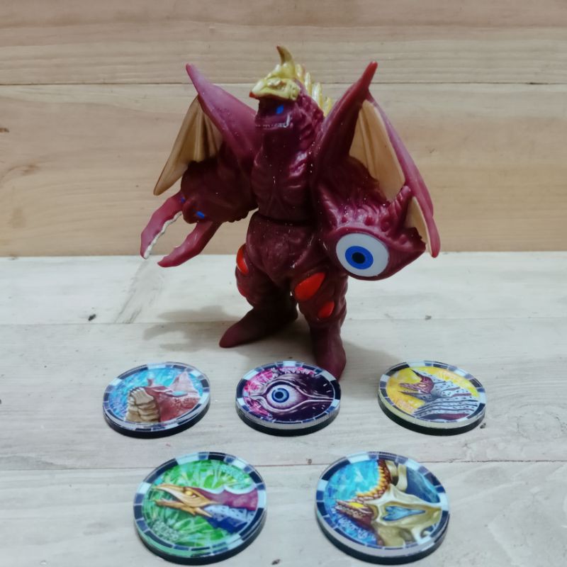 Jual kw bandai figure ultra monster kaiju five king medal ultraman z ...