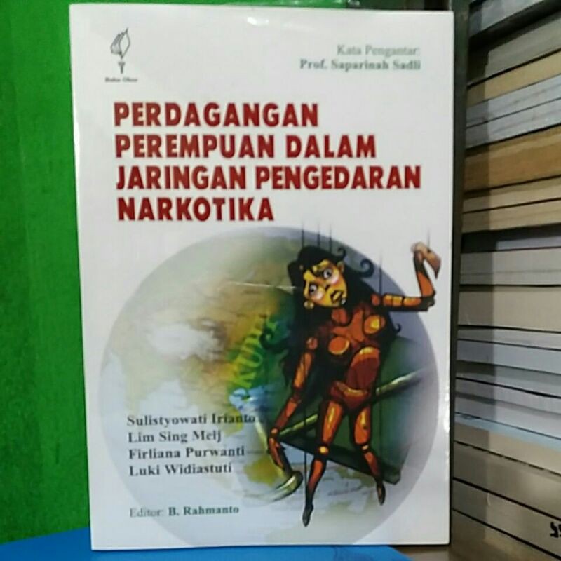 Jual Buku Perdagangan Perempuan Dalam Jaringan Pengedaran Narkoba ...
