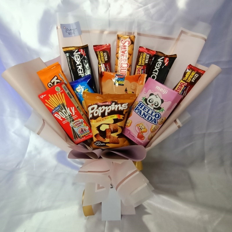 Jual buket snack wisuda/buket snack ultah/coklat | Shopee Indonesia