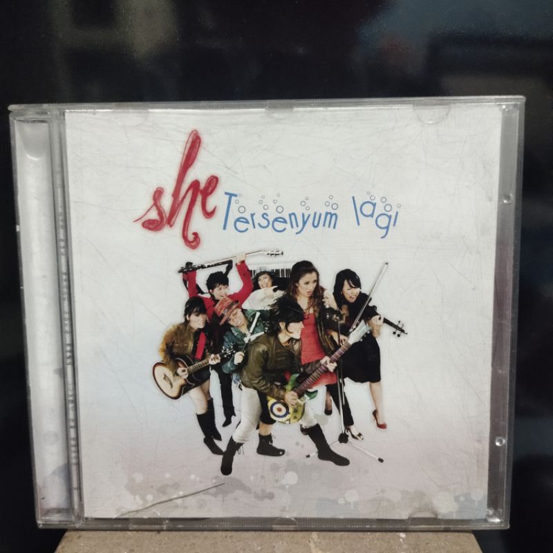 Jual CD She Band - Tersenyum Lagi ( Original ) | Shopee Indonesia