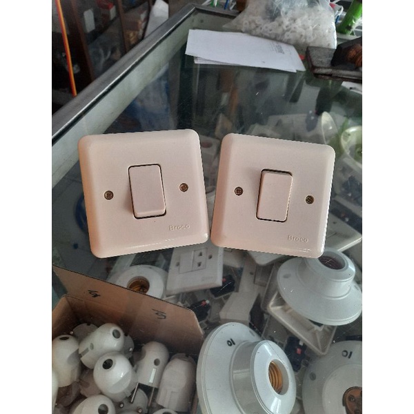 Jual saklar single tunggal broco tanam tembok | Shopee Indonesia