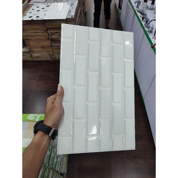 Jual Keramik dinding 25x40 Bevel glossy uno | Shopee Indonesia