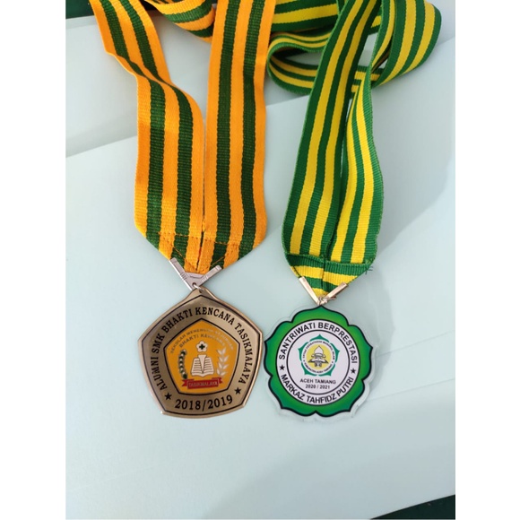 Jual MEDALI WISUDA CUSTOM / MEDALI GRADUATION KELULUSAN CUSTOM FREE DESIGN / KALUNG MEDALI ...