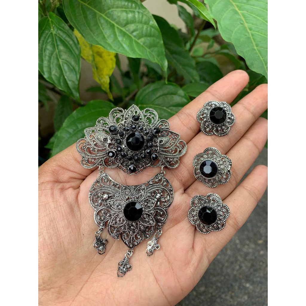 Jual bros alpaka bali set kebaya motif t2 kipas perak bakar | Shopee ...