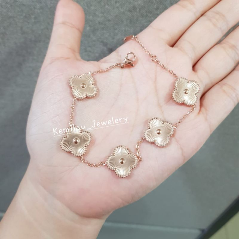 Jual Gelang Titanium Clover semanggi (size bisa Custom) | Shopee Indonesia