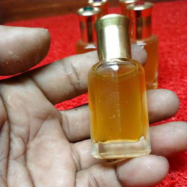 Jual Minyak gaharu Kalimantan murni dari sulingan sendiri kemasan 12 ml ...