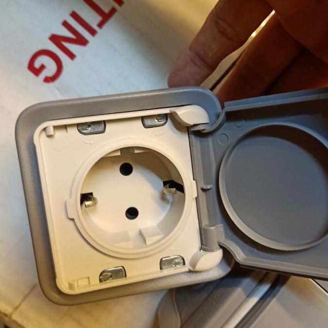 Jual STOP KONTAK WATERPROOF LEGRAND IP55. 69733 ready shipping | Shopee ...