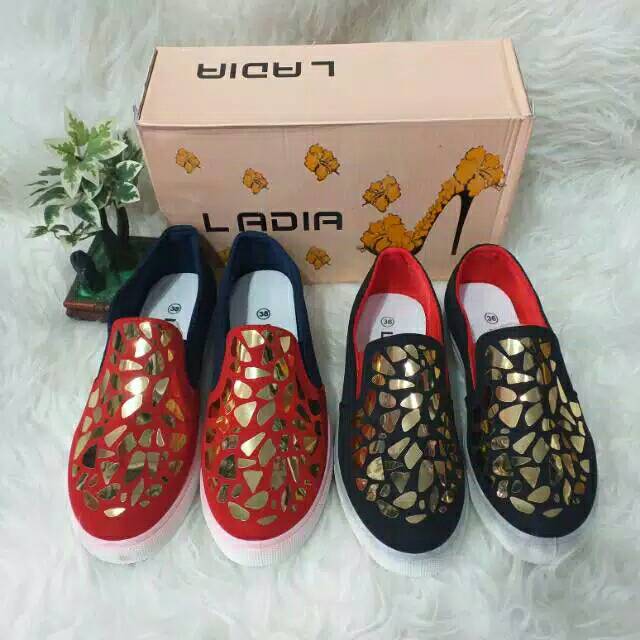 Jual Sneakers Ladia | Shopee Indonesia