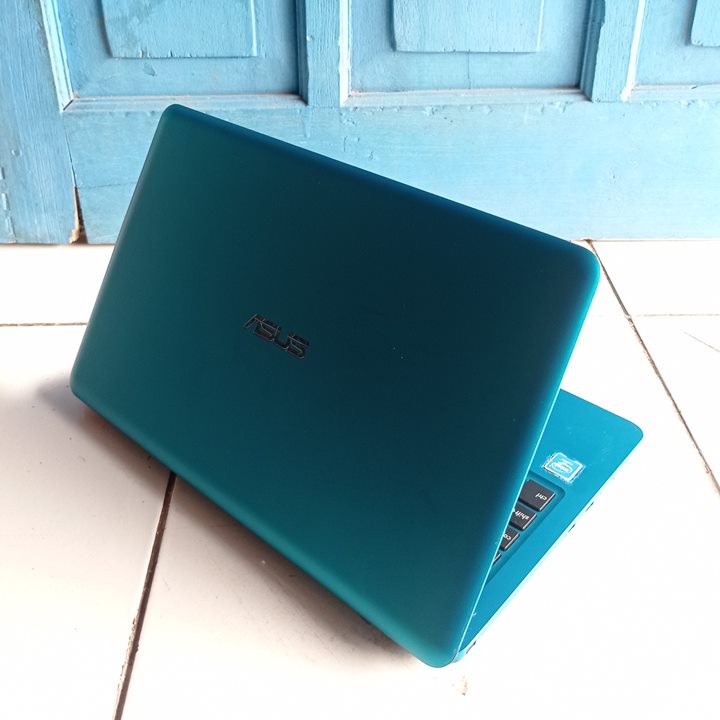 Jual Asus E202S Biru SD 128GB Windows 10 Slim Tipis Netbook Second ...