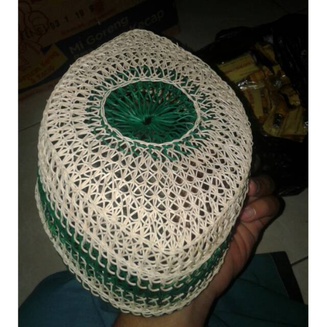 Jual Peci/kopiah rotan kerajinan tangan khas kalimantan | Shopee Indonesia