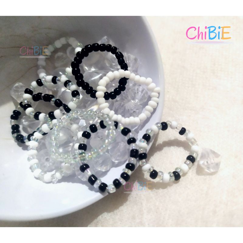 Jual Monochrome Beaded Rings | Black and White BnW Rings | Cincin Manik ...