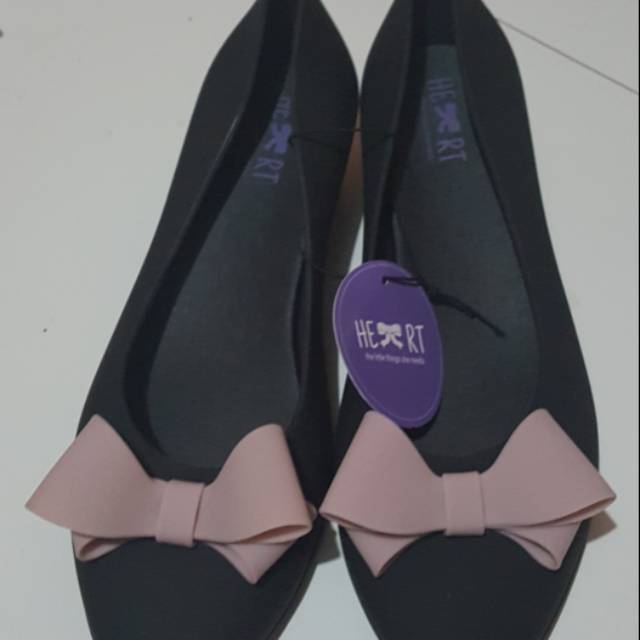 Jual Sepatu the little things she needs | Shopee Indonesia