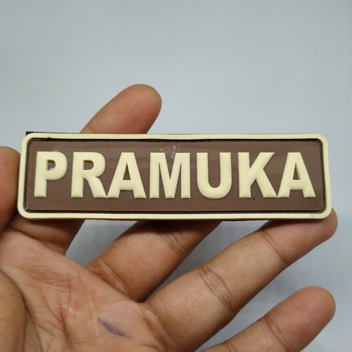 Jual logo patch rubber PRAMUKA dasar hitam/tempelan emblem karet velcro ...