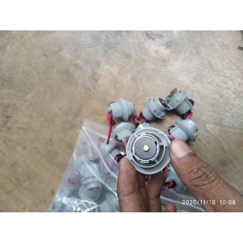 Jual fitiing socket lampu bohlam kaki 1) | Shopee Indonesia