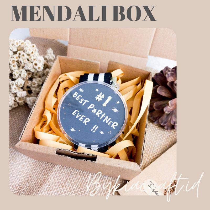 Jual [Custom] - Mendali akrilik custom gift box / Mendali graduation ...
