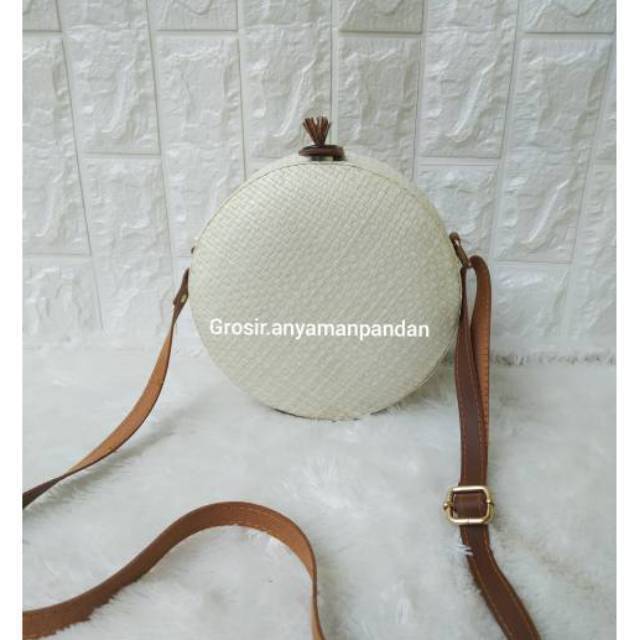Jual TAS Pandan BULAT KUCIR MAGNET SELEMPANG/ Tas Anyaman / Tas Mendong ...