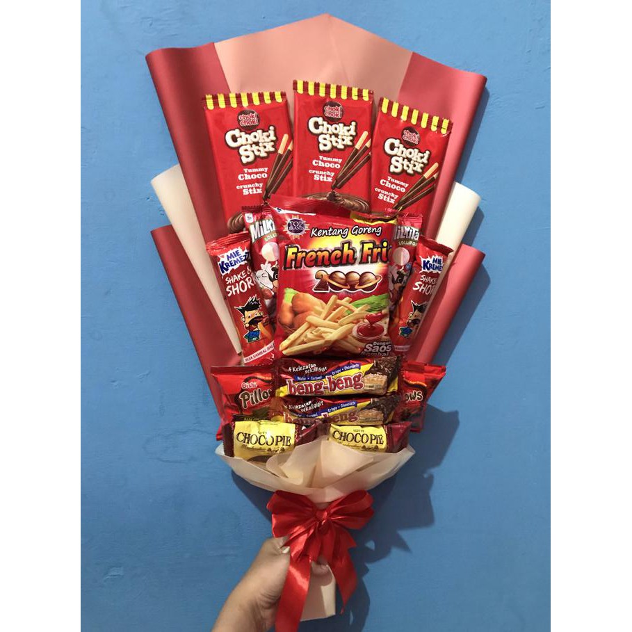Jual bucket snack wisuda warna merah bucket makanan ultah / wisuda ...