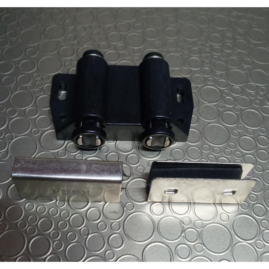 Jual Magnet Hitam Double / Magnet Lemari Kaca Push Open kaca double ...
