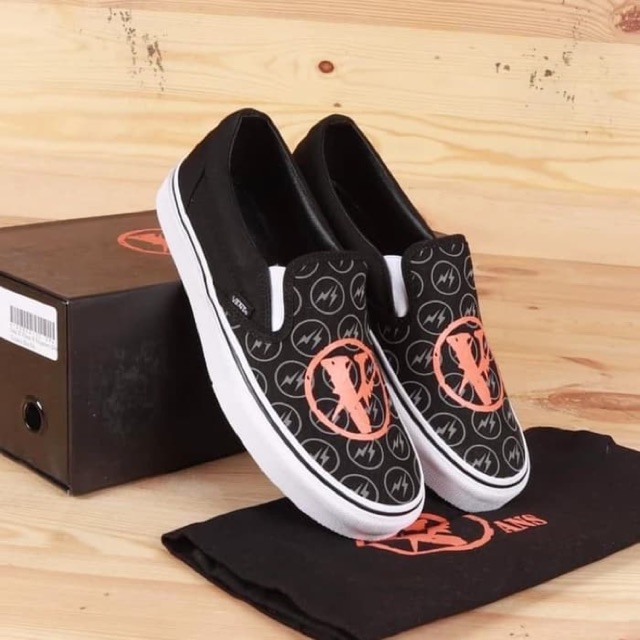 Jual VANS Vlone x Fragment Friend x Vans OG Classic Slip On (Premium ...