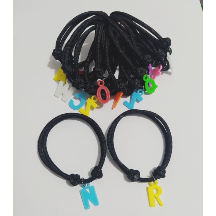 Jual Gelang Inisial Simple Bandul Huruf Isi 12pcs Random | Shopee Indonesia