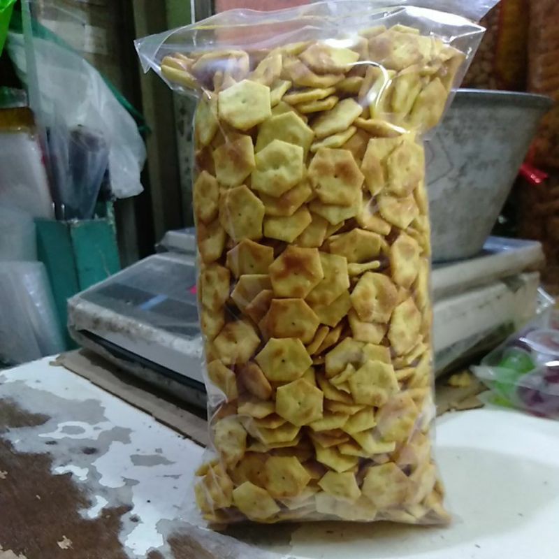 Jual 1000 gr /snack camilan hexa kemasan 1kg gurih asin crackers segi ...