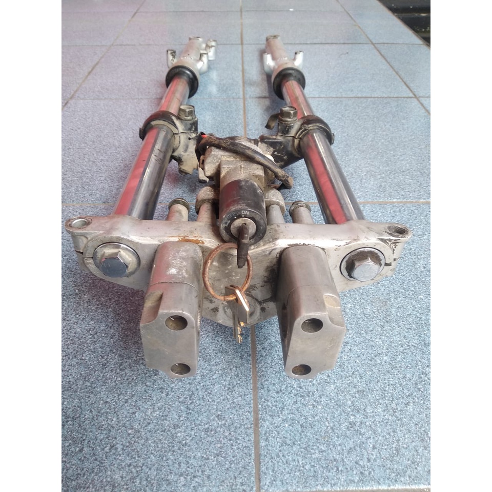 Jual shockbreaker depan set segitiga atas bawah suzuki Thunder original suzuki orii | Shopee ...