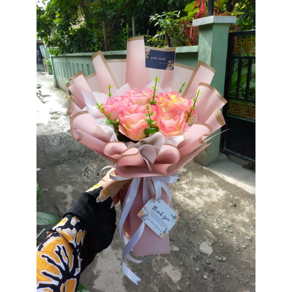 Jual Buket Bunga Mawar Peach, Buket Wisuda | Buket Ulang Tahun | Anniv | Shopee Indonesia