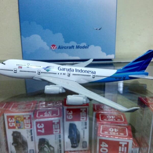Jual Segera Miliki Diecast Miniatur Pesawat Terbang Garuda Indonesia ...