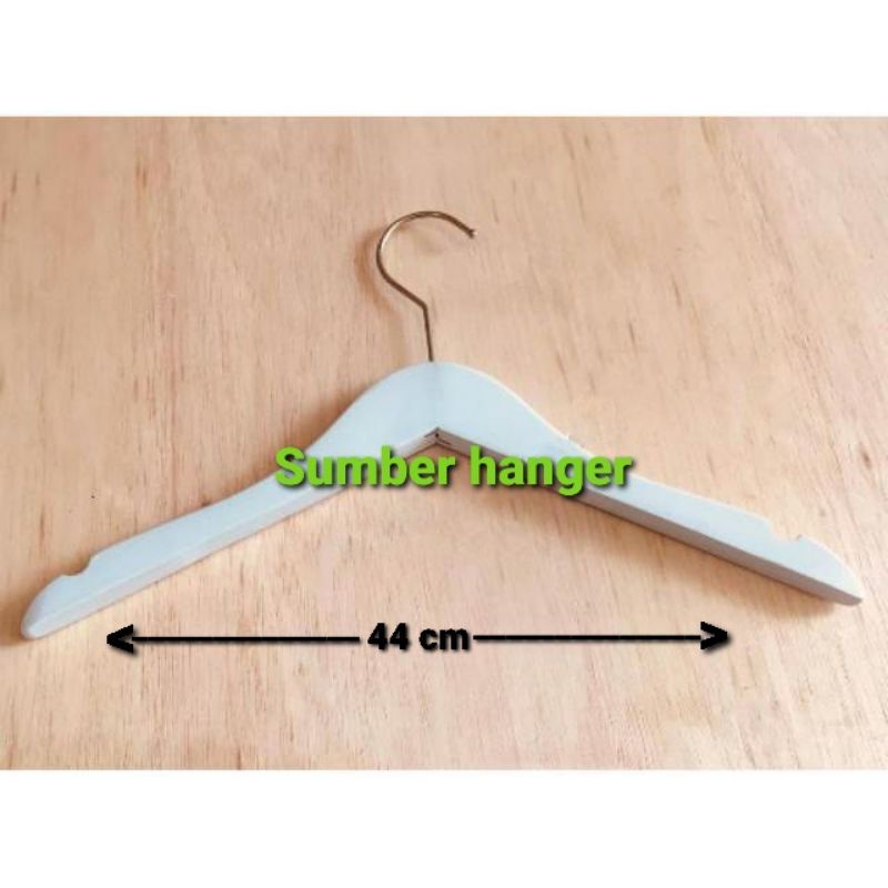 Jual hanger kayu putih dewasa ( wood hanger ) | Shopee Indonesia
