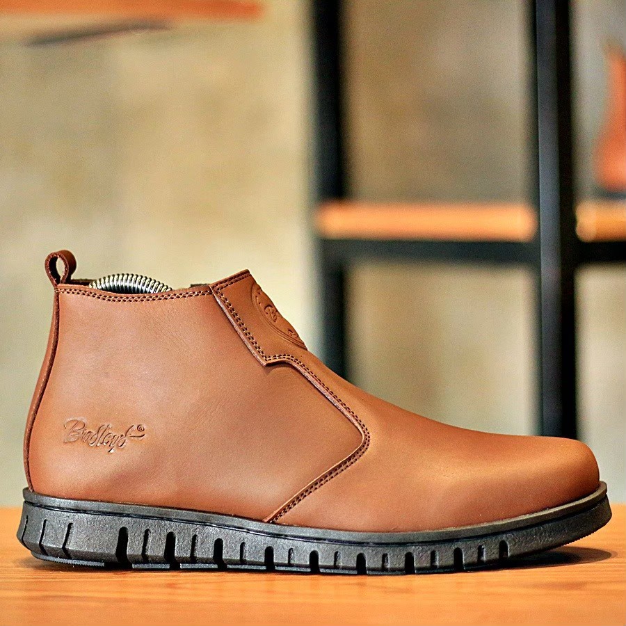 Jual Sepatu Boots Sleting Kulit Bradleys Hugo Brown - Sepatu Pria ...