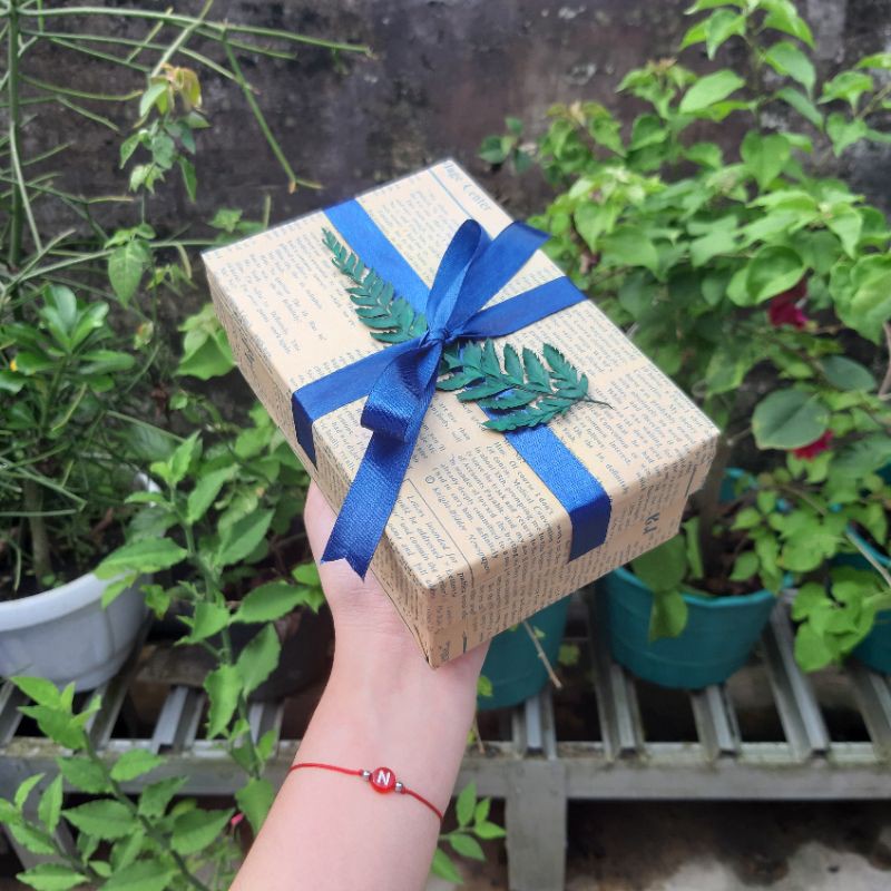 Jual box gift lucu aesthetic newspaper warping gift rustic kotak hadiah ...