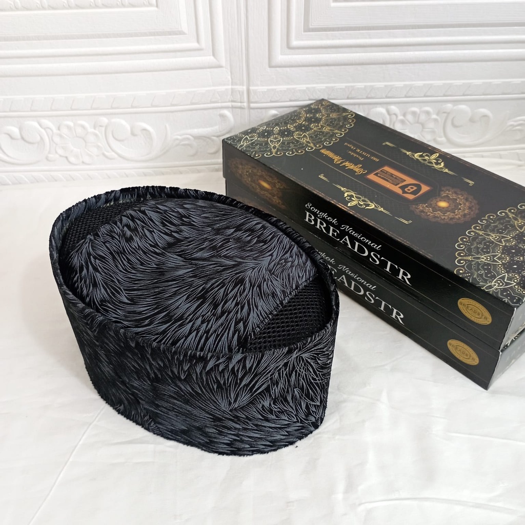 Jual Peci Pria model Terbaru merk BREADSTR Warna Hitam AC Motif Tinggi ...