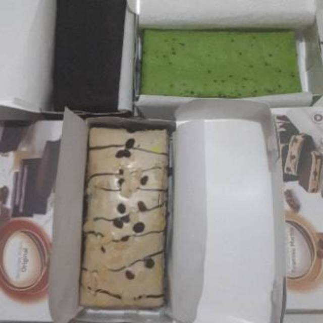 Jual Brownies amanda, greentea mint, sarikaya pandan, choco marble, tiramisu marble, pink marble ...