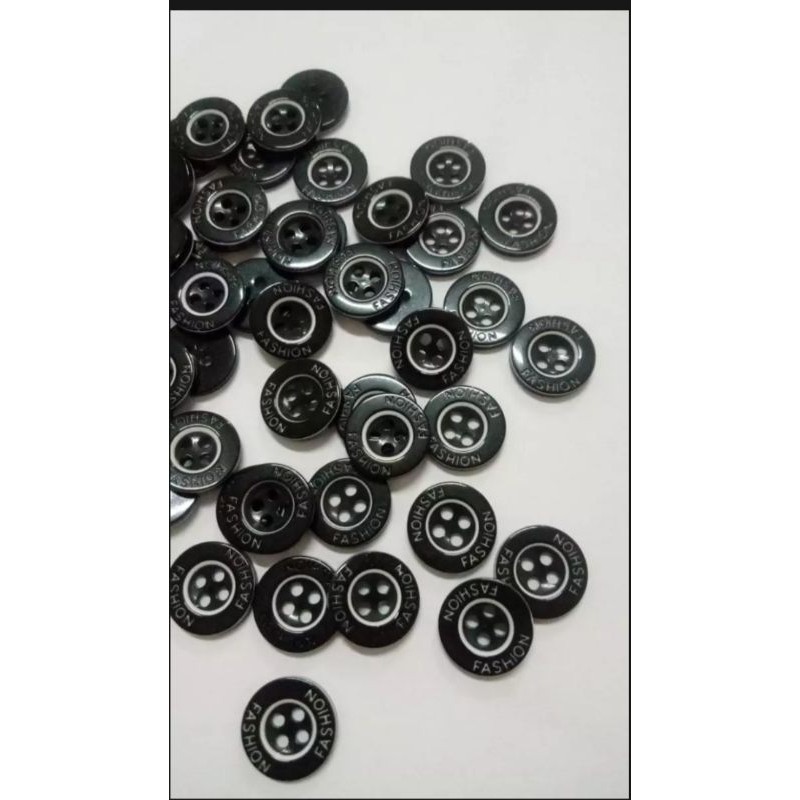 Jual kancing kemeja fashion 13/15 mm lobang 4 hitam putih isi 100 pcs ...