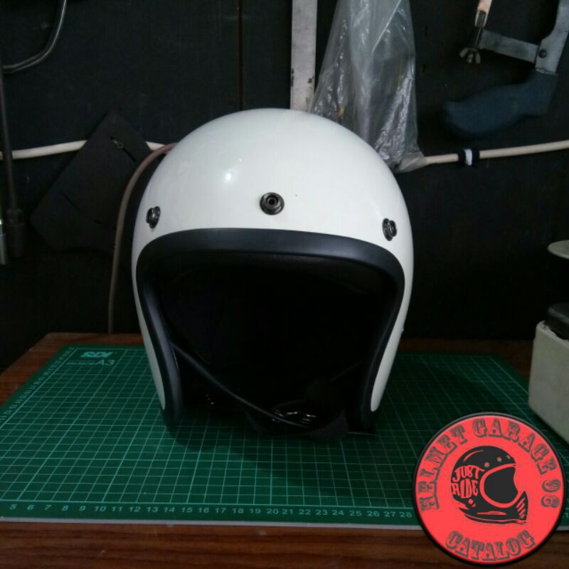 Jual Helm Slim Head warna putih tulang glossy | Shopee Indonesia