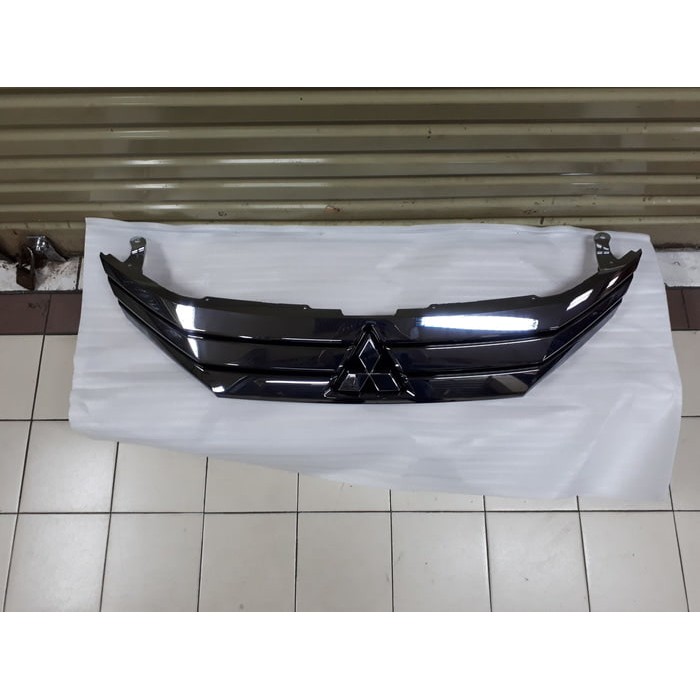 Jual Grill Chrome Asli Mitsubishi Xpander - 7450B040 7450B428 | Shopee ...