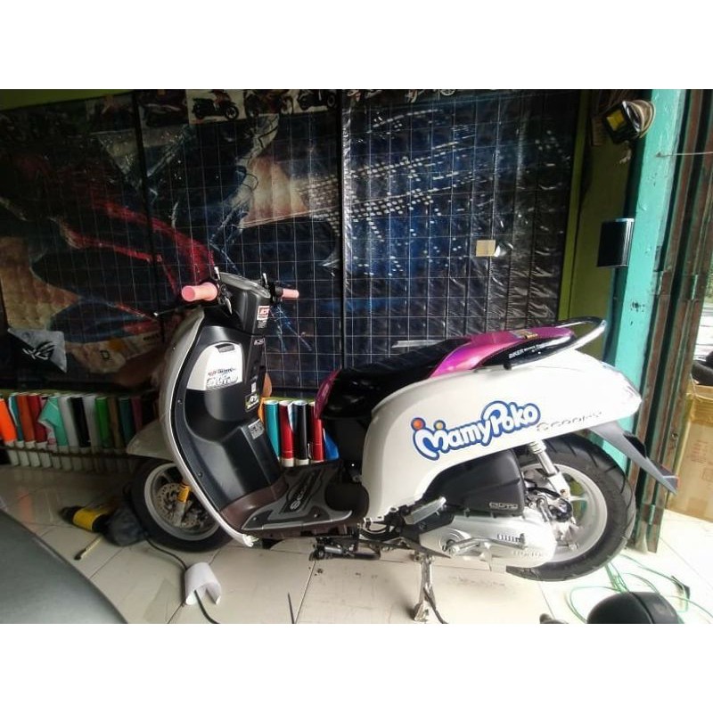 Jual cutting sticker Scoopy only all tipe montor | Shopee Indonesia