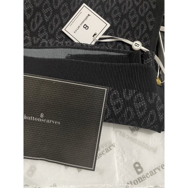 Jual New Buttonscarves Tapis Pleated Shawl (Black) | Shopee Indonesia