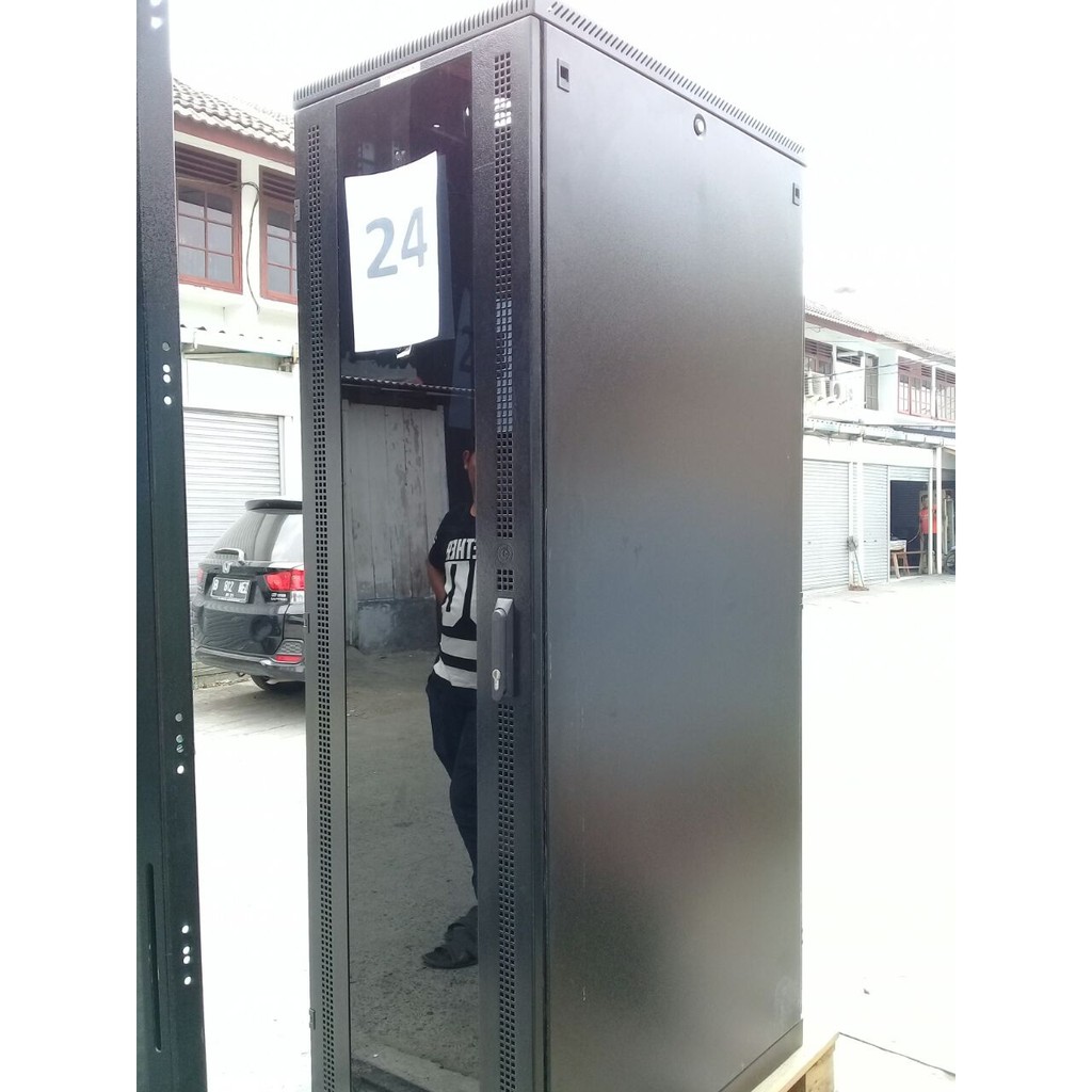 Jual Rack Server Rak Fortuna 42U Bekas Kondisi 80-90 PERSEN FREE ONGKIR ...